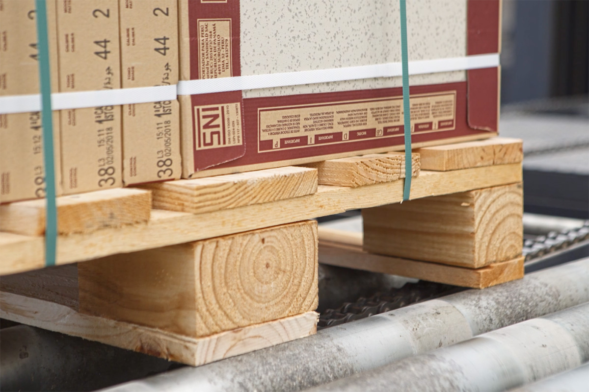 Claves del flejado automático de palets y cajas: mucho más que sujeción