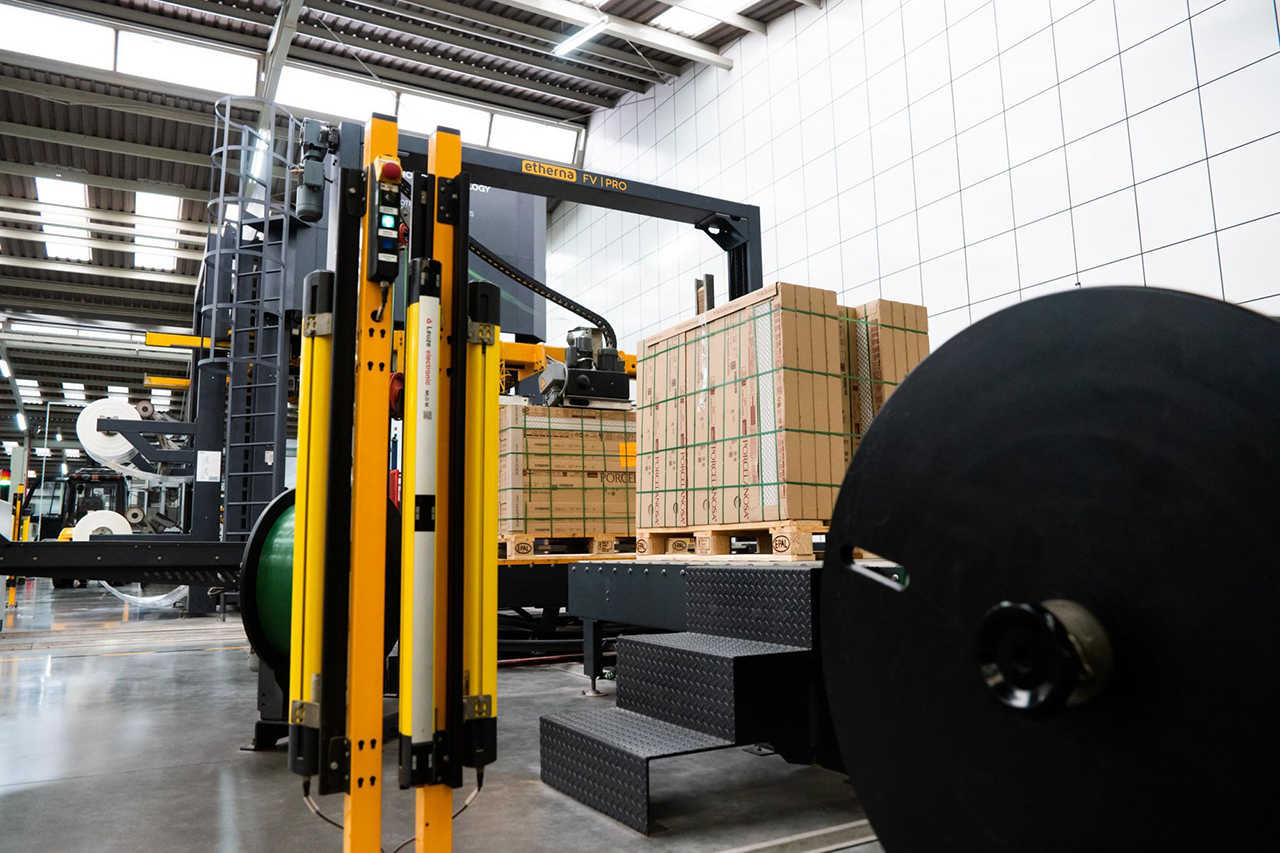 GUÍA DE FLEJADORAS: claves para escoger un sistema de flejado automático | Innova Maquinaria ...